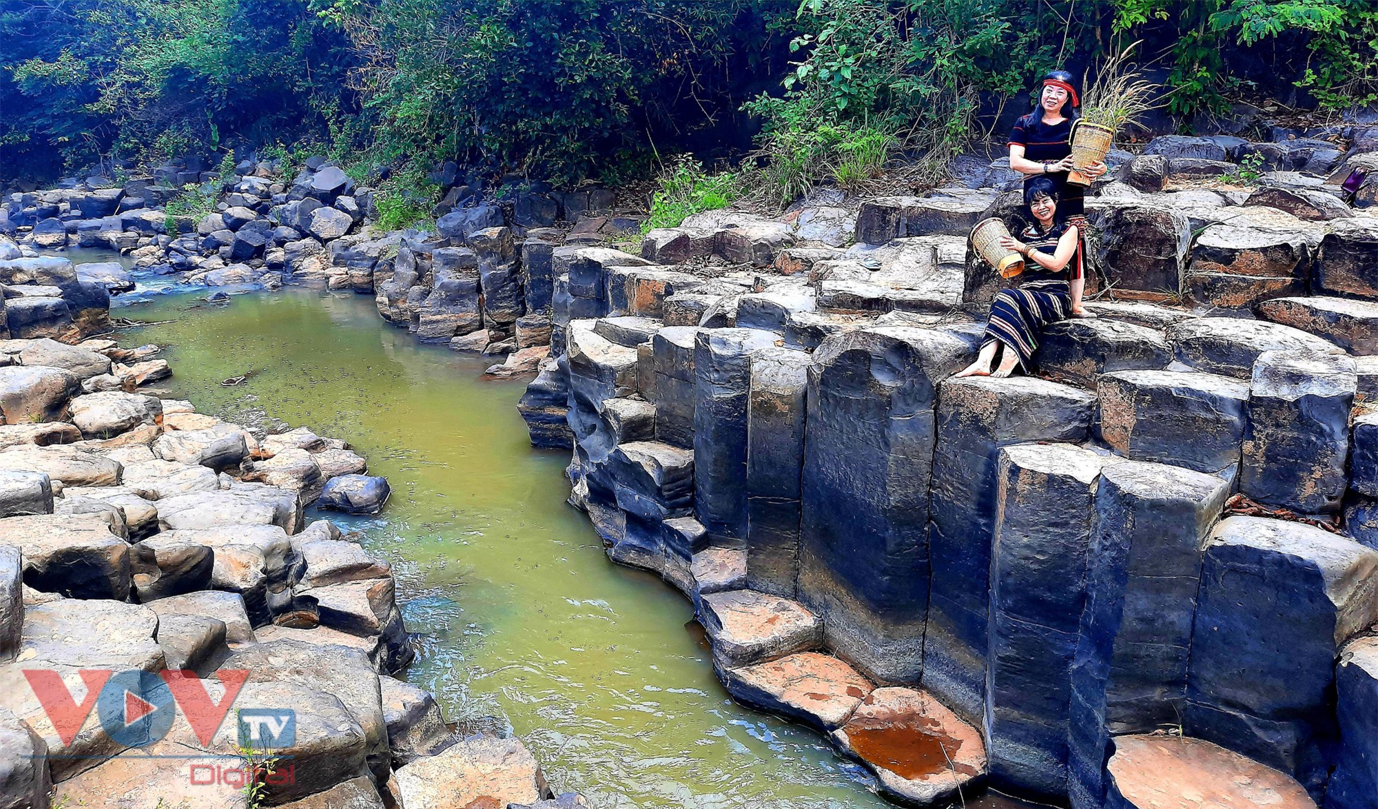 Mê đắm vẻ đẹp hoang sơ của suối đá núi lửa Ia Ruai, Gia Lai - Tạp chí ...